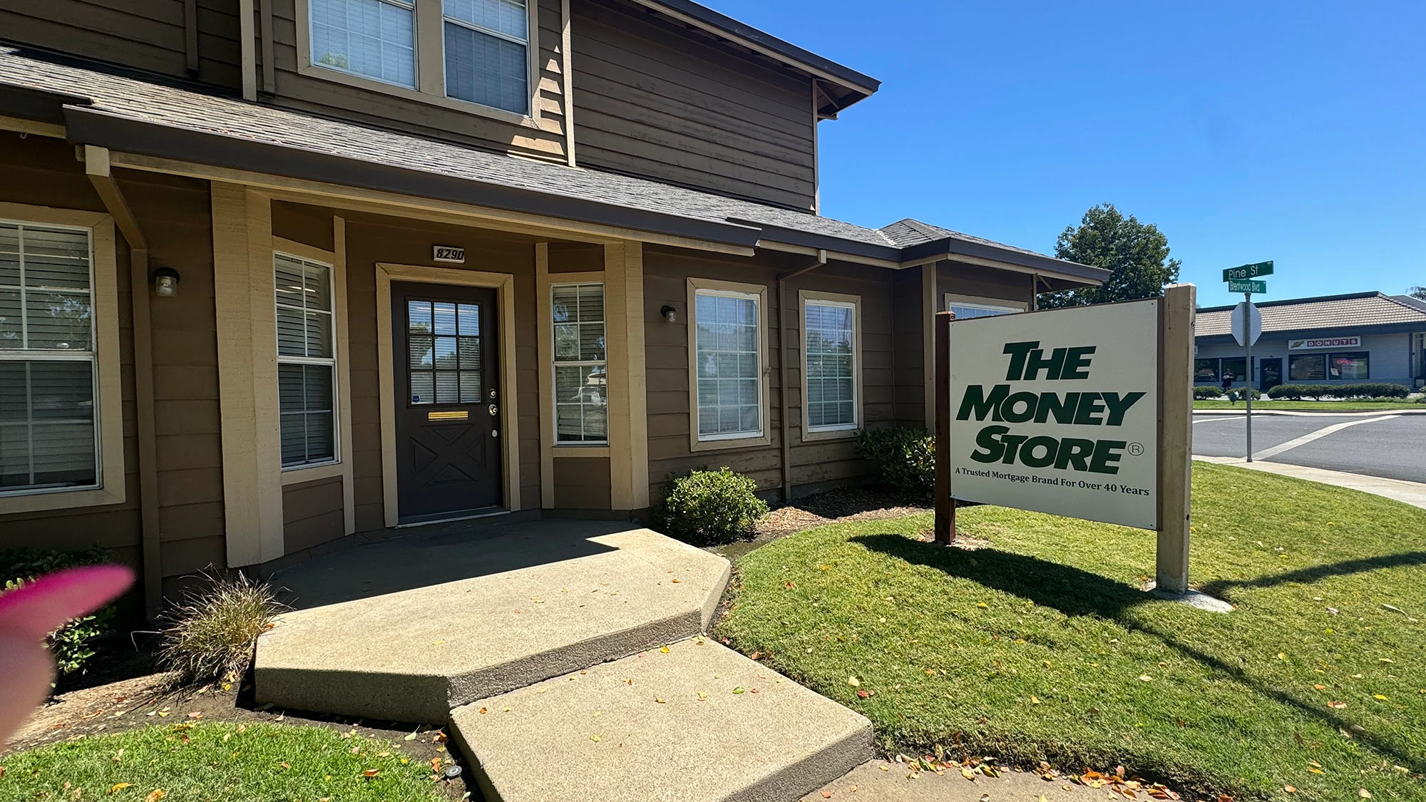 Brentwood, CA - The Money Store